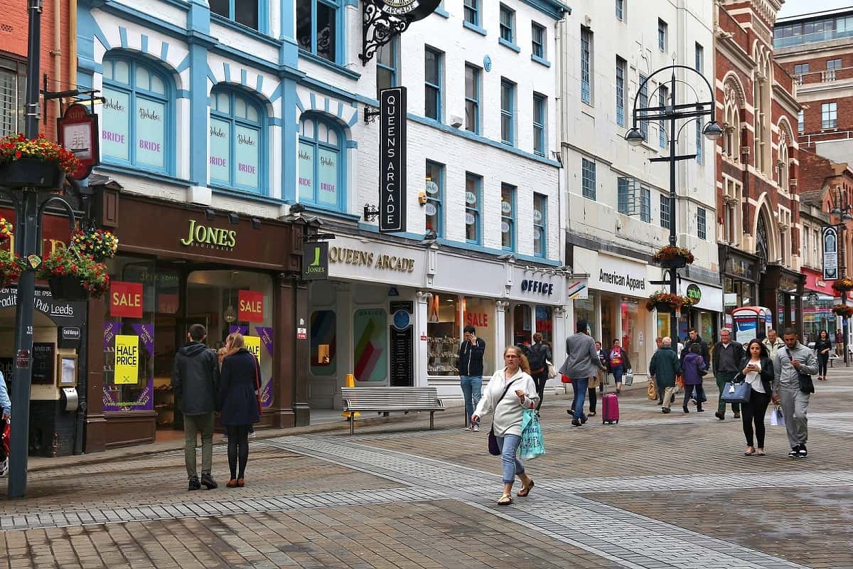 Leeds, la ciudad del norte de Inglaterra famosa por su música, situada ...